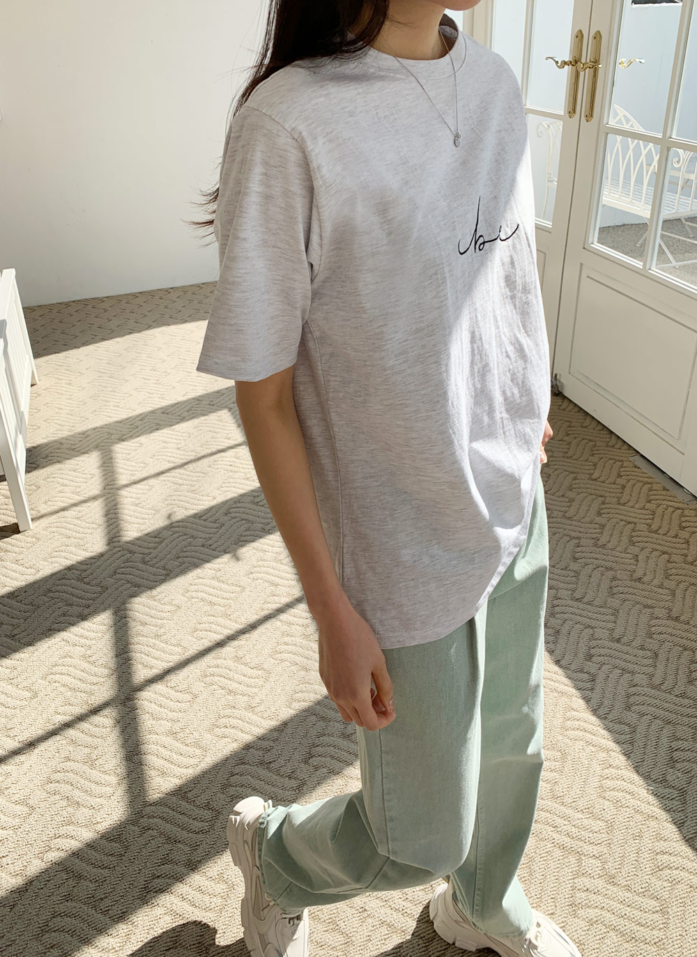 be刺繍ラウンド半袖Tシャツ・全3色 | レディースファッション通販 - DHOLIC