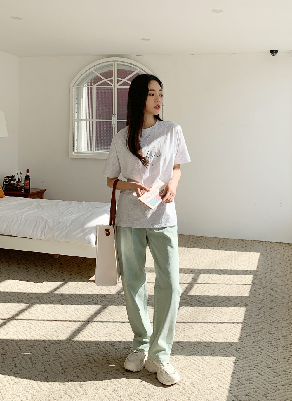 be刺繍ラウンド半袖Tシャツ・全3色 | レディースファッション通販 - DHOLIC