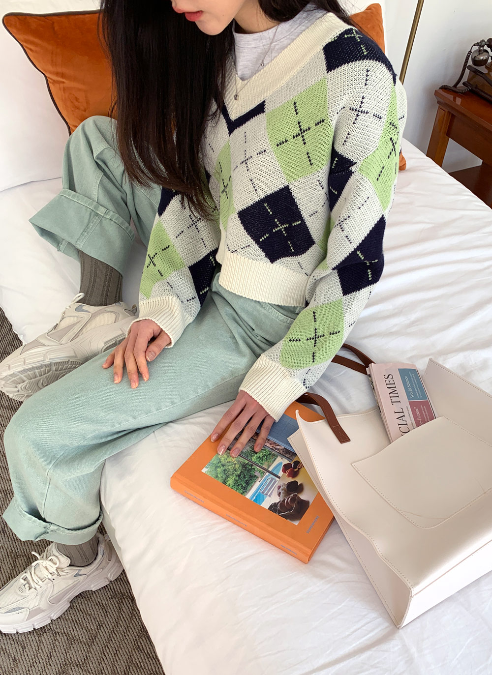 be刺繍ラウンド半袖Tシャツ・全3色 | レディースファッション通販 - DHOLIC