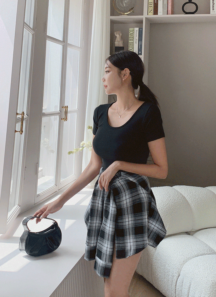 Uネックスリム半袖Tシャツ | レディースファッション通販 - DHOLIC