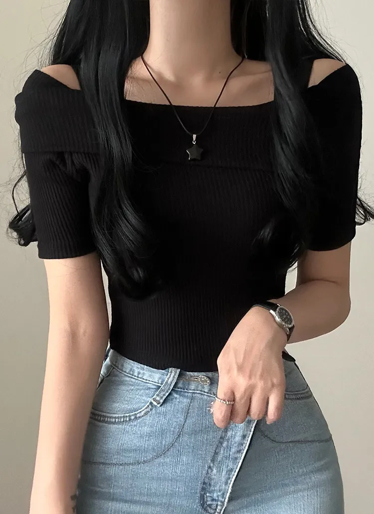 クロップドオフショル半袖Tシャツ | レディースファッション通販 - DHOLIC