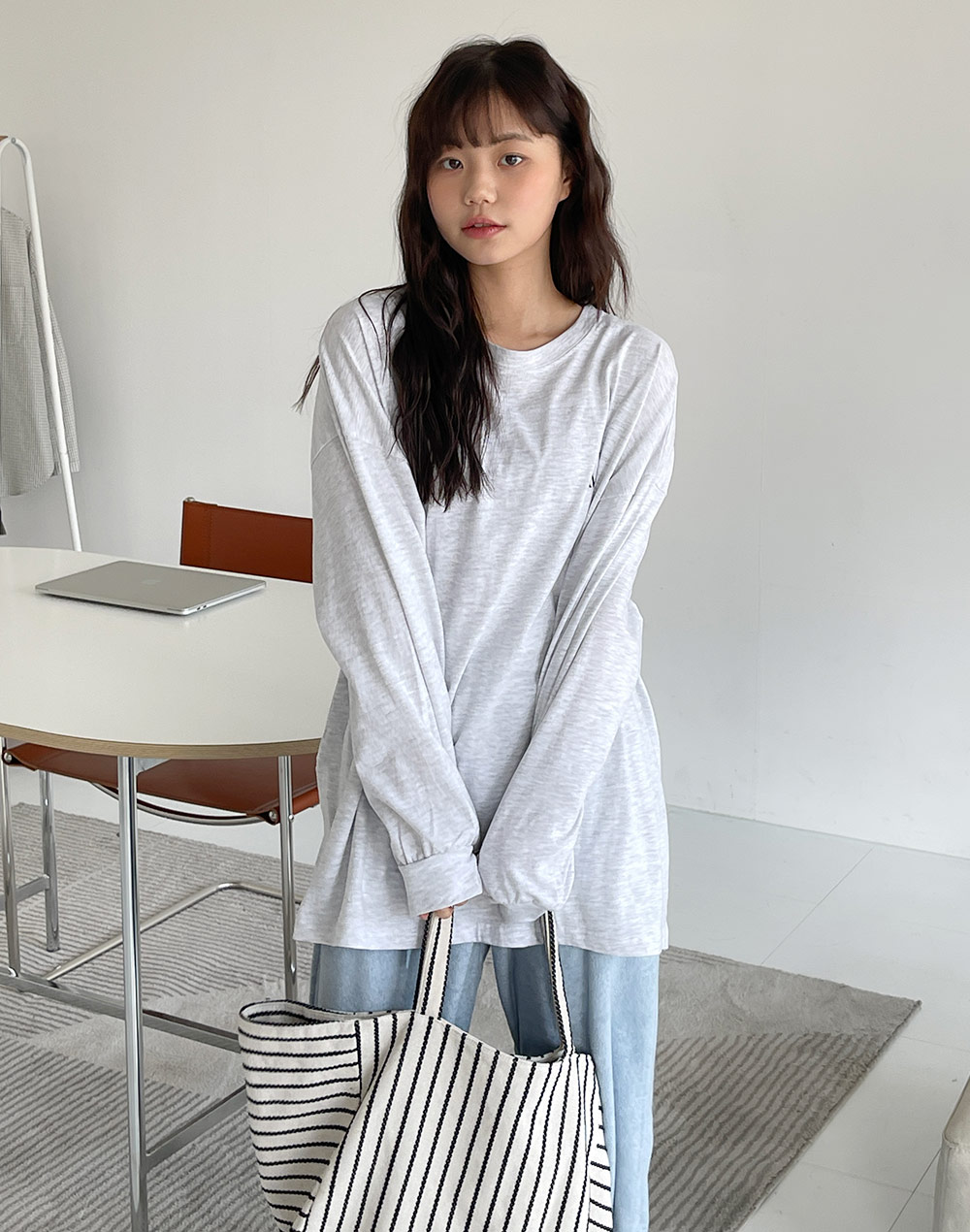 MerciバックレタリングスリットTシャツ | レディースファッション通販 - DHOLIC