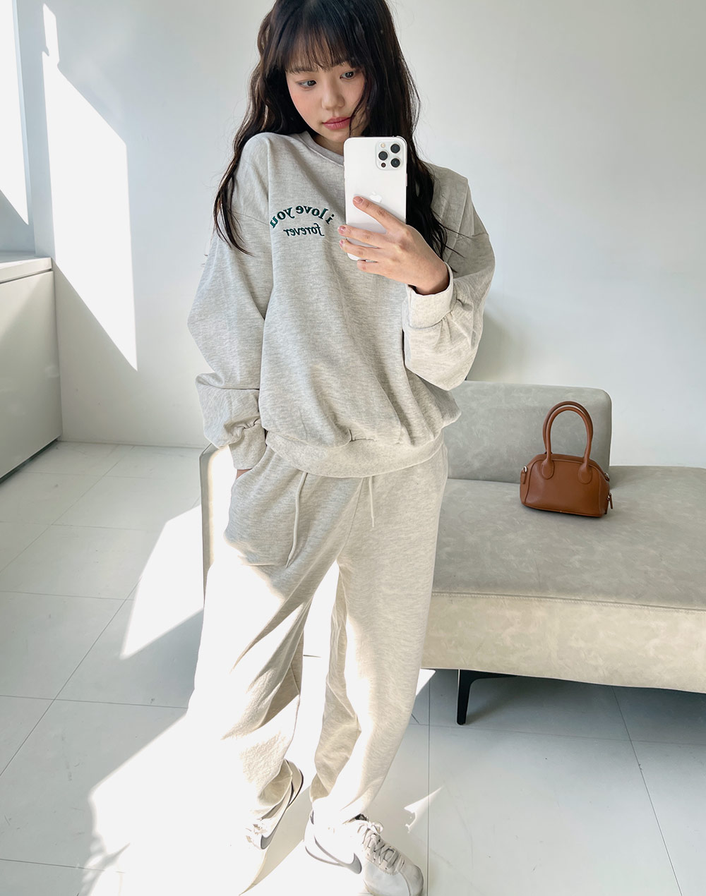 刺繍ロゴラウンドスウェット&ドロストジョガーパンツSET | レディースファッション通販 - DHOLIC