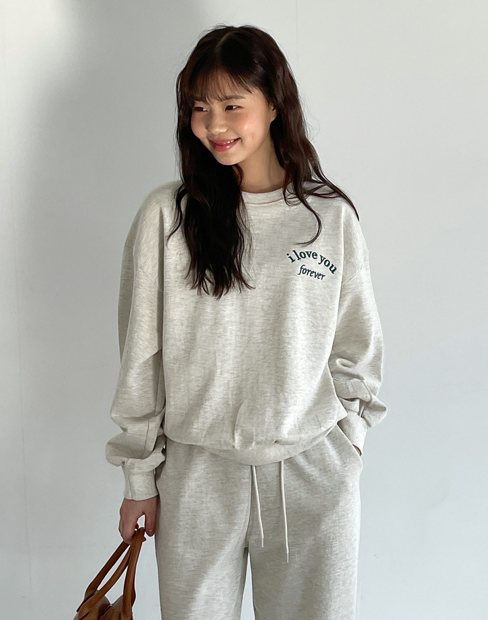 刺繍ロゴラウンドスウェット&ドロストジョガーパンツSET | レディースファッション通販 - DHOLIC