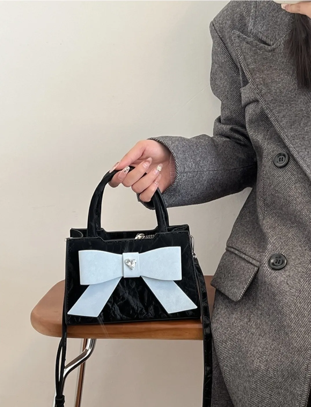 2TYPEクラックレザー調2WAYリボン台形バッグ | レディースファッション通販 - DHOLIC