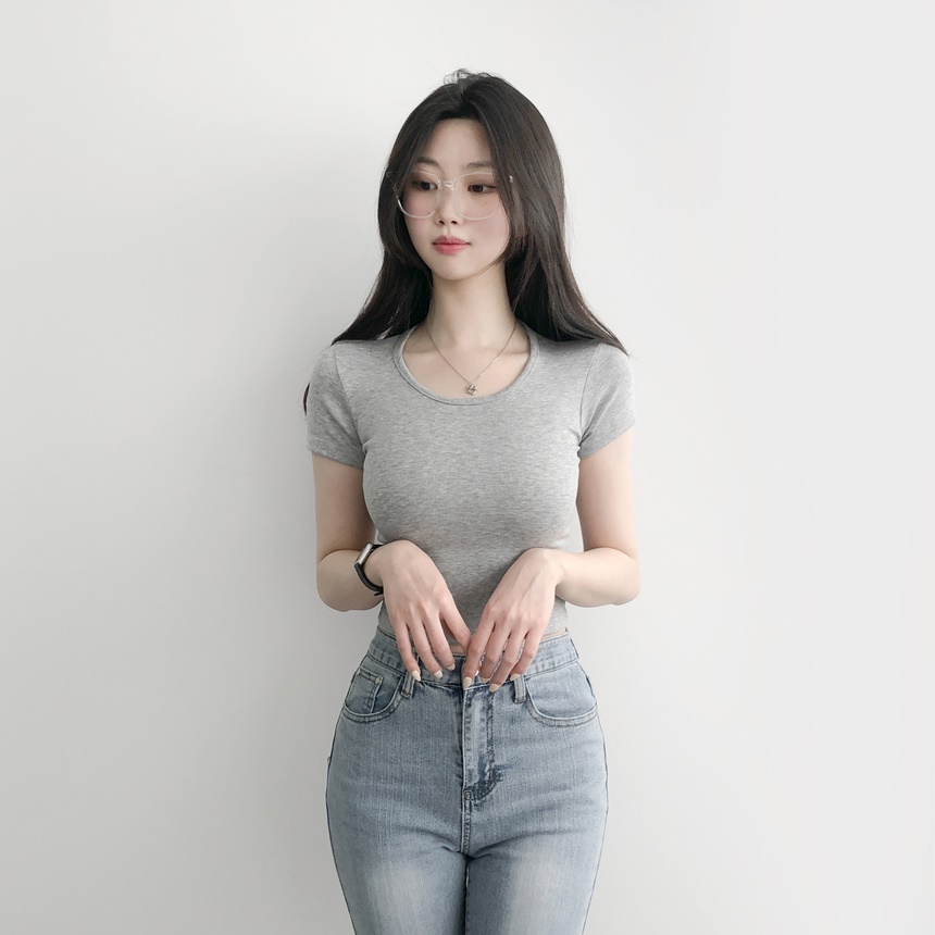 Uネッククロップド半袖Tシャツ | レディースファッション通販 - DHOLIC