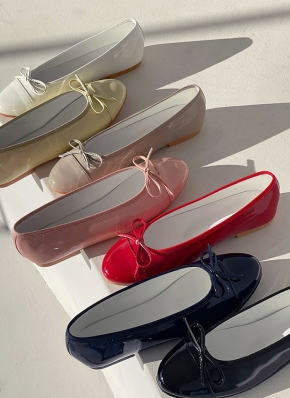 リボンポイントエナメルフラットシューズ | レディースファッション通販 - DHOLIC