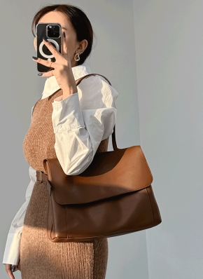 ストラップ&ポーチ付フラップバッグ | レディースファッション通販 - DHOLIC