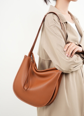 ストラップジップレザーショルダーバッグ | レディースファッション通販 - DHOLIC