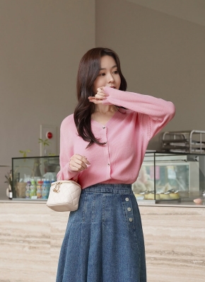 シルバーボタンVネックカーディガン | レディースファッション通販 - DHOLIC